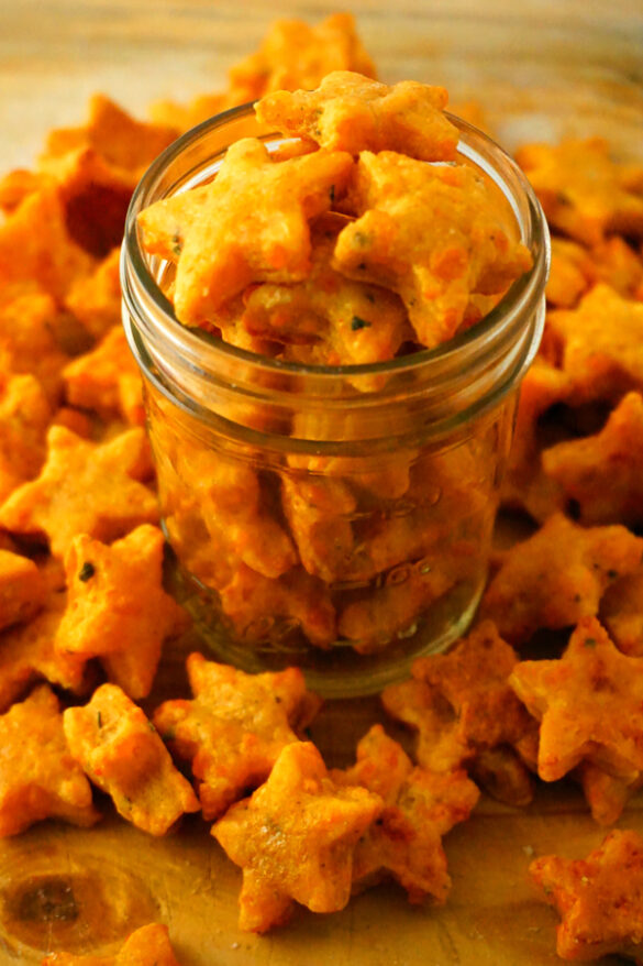 Spiced Cheddar Star Crackers - Frydae - Homemade Cheez-Its